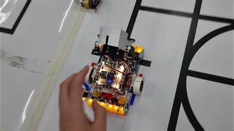 엑스로보 방과 후 교육용 로봇 Cpu를 활용하여 만든 대회용 라인트레이서대회 연습중 Youtube