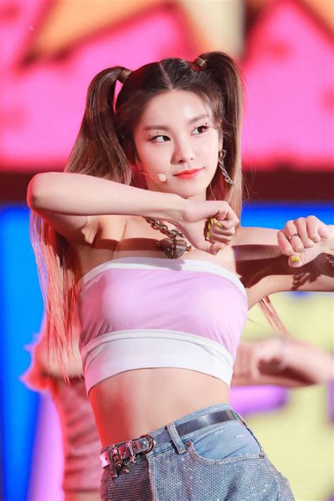 Yeji ITZY R KpopArmpit