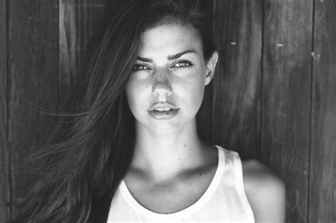 2048x1365 Model Face Black And White Woman Girl Wallpaper