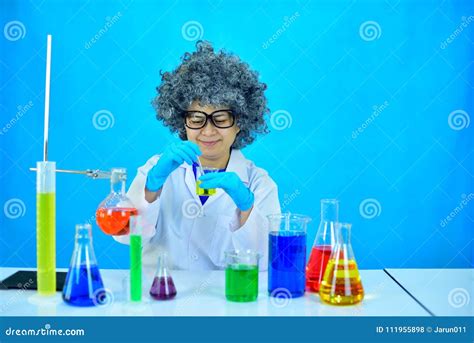 Szalony Naukowiec W Laboratorium Zdjęcie Stock Obraz złożonej z