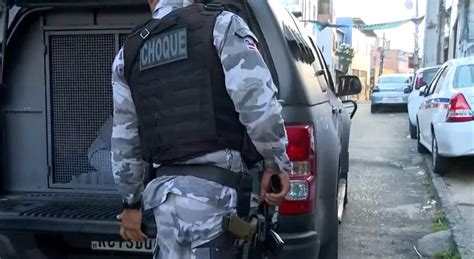 Homens Morrem Após Troca De Tiros Com Policiais No Bairro De Pernambués