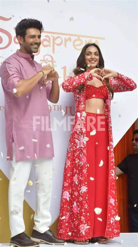 Kartik Aaryan Kiara Advani Shine At The Grand Launch Of Sun Sajni From