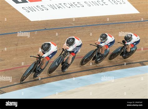 The Japanese Womens Team Pursuit Squad During Their Qualifying Ride Uci Track Cycling World
