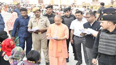 सीएम ने सुनीं 400 लोगों की समस्याएं कहा बिलकुल मत घबराइए आपके साथ
