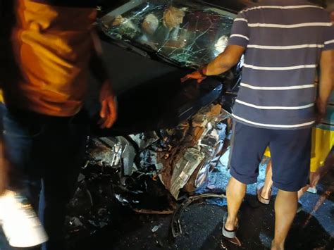 Un Muerto Y Cuatro Heridos En Choque Frontal De Dos Carros En Chone