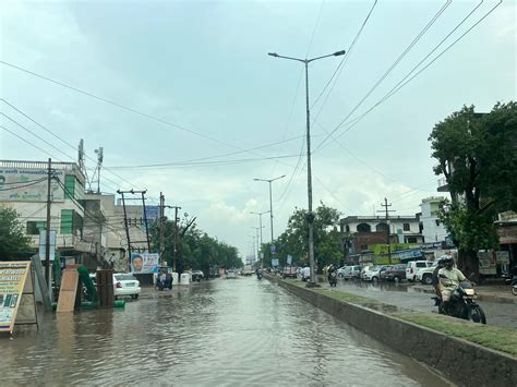 सड़कों पर जलजमाव से परेशान हैं स्थानीय लोग किसान एकता संघ के राष्ट्रीय