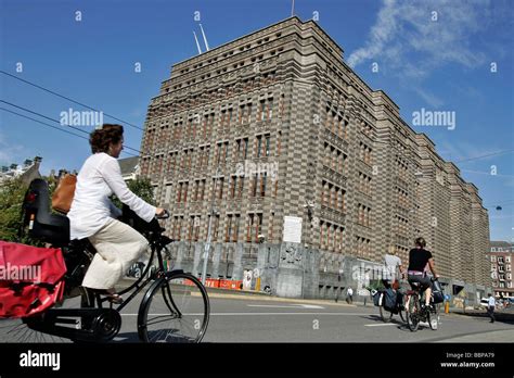 De Bazel Building Hi Res Stock Photography And Images Alamy