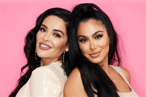 Mona Kattans Kayalı Splits From Huda Beauty Entrepreneur