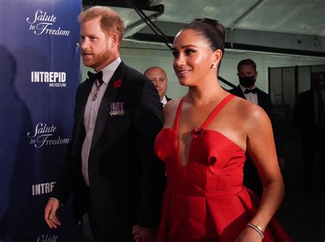 Meghan Markle Estrenó El Vestido Más Caro Del 2021 Revista Clase