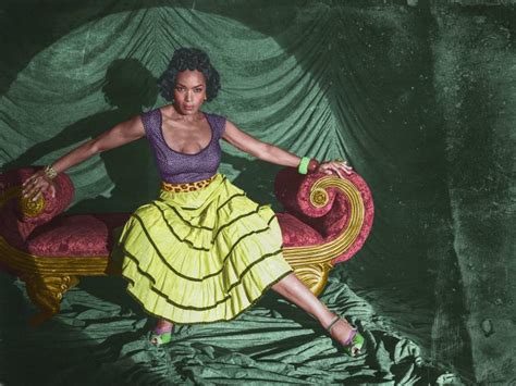Angela Bassett Lets It All Hang Out On American Horror Story An