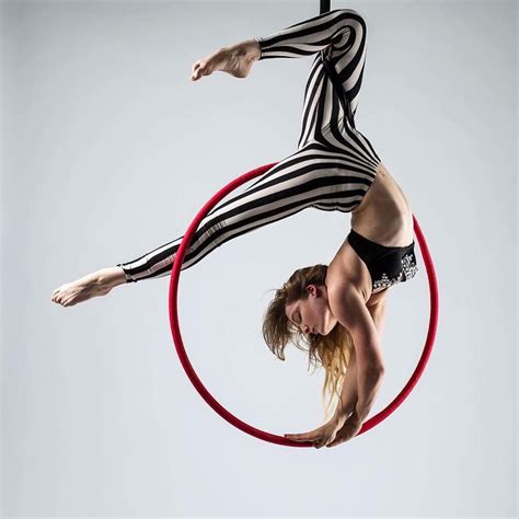 Воздушное кольцо (Aerial Hoop) для гимнастики. Элементы гимнастики