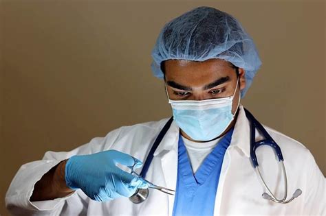 Ini 7 Bahaya Serius Tindik Lidah Menurut Medis Pikirkan Sekali Lagi