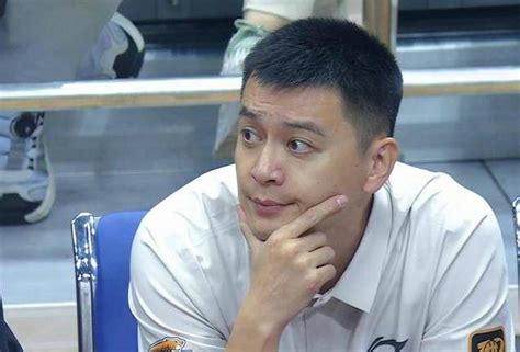 辽篮噩耗，张镇麟重伤，王朝梦碎？季后赛悬念重重比赛辽宁北京