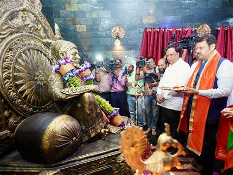 Devendra Fadnavis On Chhatrapati Shivaji Maharaj Aarti Savarkar