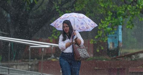 Cyclone Alert In Bengal কলকাতায় ভারী বৃষ্টি নিম্নচাপের প্রভাবে