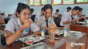 Pelajar Sma Keluhkan Menu Mbg Bau Di Sukabumi Nasi Berlendir
