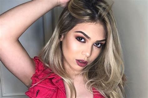 Aos 11 Anos Mc Melody Usa Fantasia Adulta” E é Criticada Na Web
