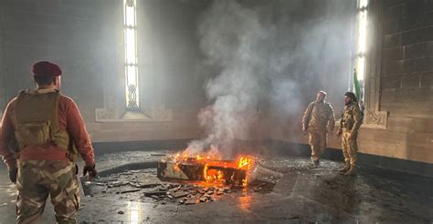 Syrian Rebels Put Tomb Of Assads Father On Fire