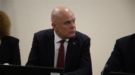 Нов удар за Бойко Иван Гешев внесе още материали в парламента