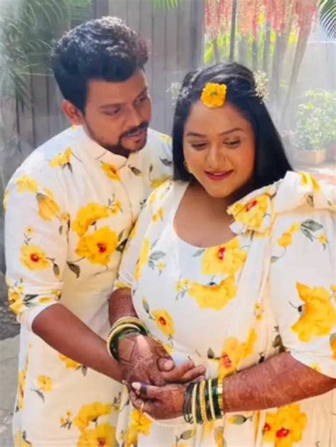 Vanita Kharat Wedding Photos Vanita Biography Images News Sloshout
