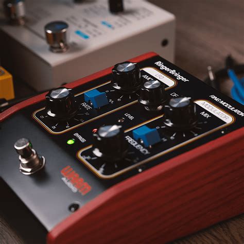 Warm Audio Ringerbringer 100 Analog Ring Modulation Pedal With Lfo
