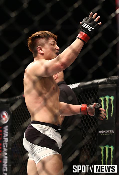 [포토s] 승리의 악수 나누는 양동이