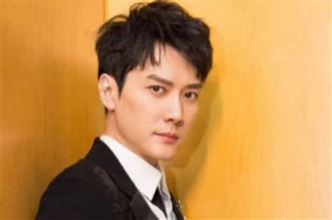 四位家境显赫却从不炫富的男星，冯绍峰低调上榜，图4堪比皇室