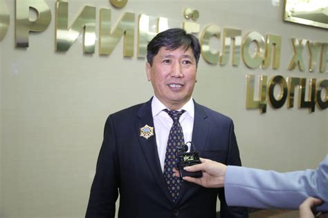 Баялаг бүтээгч Намсаны Батмөнхийг “Алтангадас” одонгоор шагналаа
