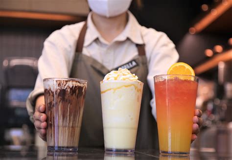 ‘블랙 글레이즈드 라떼 돌아왔다…스타벅스 가을 음료 3종 출시 매일경제