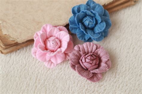 아름다운 파스텔 색상의 직물 천 직물로 만든 인공 수제 꽃 0명에 대한 스톡 사진 및 기타 이미지 0명 Diy 공예