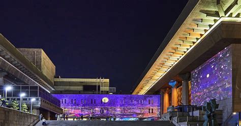 새 광화문광장과 함께 불 밝히는 세종문화회관 미디어파사드