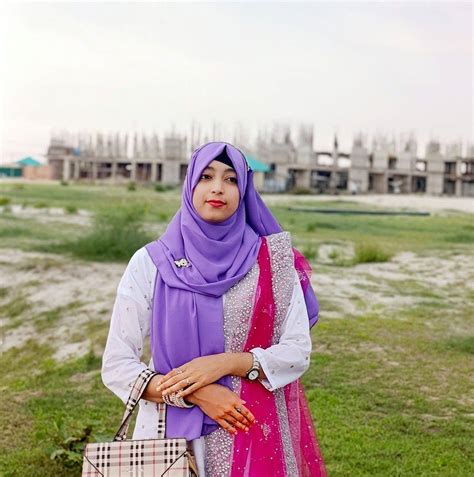 রাত বাড়ার সঙ্গে সঙ্গে আকাশের বুকে উদয় হয়েছে পূর্ণিমার চন্দ্র। রুপোলি থালার মত মস্ত বড় চাঁদের