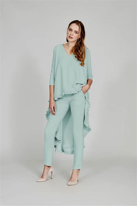 conjunto invitada boda pantalón palazzo tropical y body metalizado