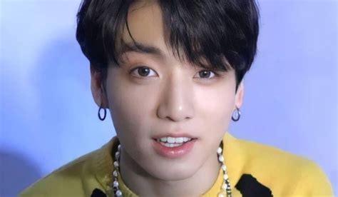 Bts Jungkook Shows His Back And Drives Fans Crazy