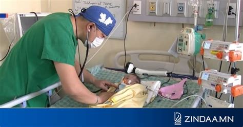 Зүрхний мэс заслын баг хоёр сартай нярайд мэс засал хийлээ