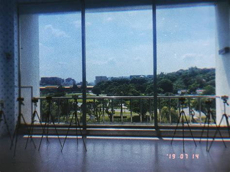 李聿安 Jenny Lee 原點：我經紀人每次看到這種新聞都會貼給我 ️ 樹枝1：想到原來自己有被貼上宇宙或是外星人的標籤就覺得蠻開心的欸～這是不是就是某天交了一個大家都很喜歡的男友 欸真