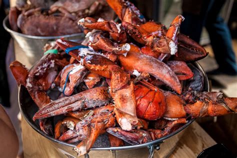 Frozen Lobster Claws In Metal Bucket At Restaurant Stock Image