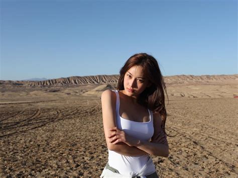Beberapa Aksi Pose Cewe Cakep Bening Banget Gan Kaskus
