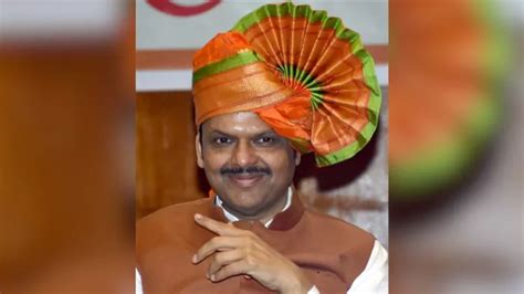फडणवीस तेस्रो पटक बने महाराष्ट्रको मुख्यमन्त्री मराठीमा लिए शपथ