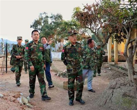 Tnla က သိမ်းပိုက်ထားသော မန်တုံ ခလရ ၁၃၀ စစ်တပ်ကုန်းကို Tnla ထိပ်ပိုင်းခေါင်းဆောင်များနှင့် Nug ဖက