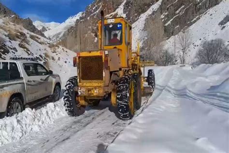 ویدیو عملیات برفروبی گردنه شاه‌منصوری شهرستان کوهرنگ استان چهارمحال و