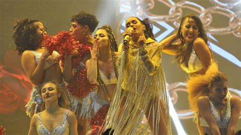 Bordados Y Estilo Princesa Detalles Exclusivos Del Vestuario De Lali