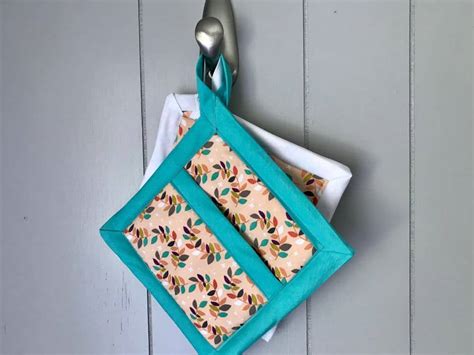Easiest Square Hot Pads With Hand Pockets Beginner Sewing Projects