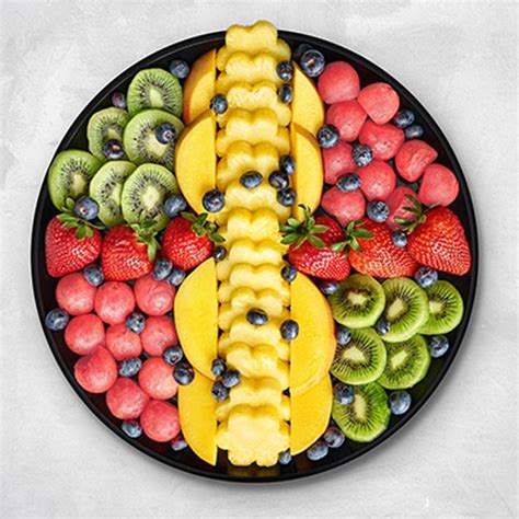 تزیین میوه ساده برای مهمانی در ظرف گرد