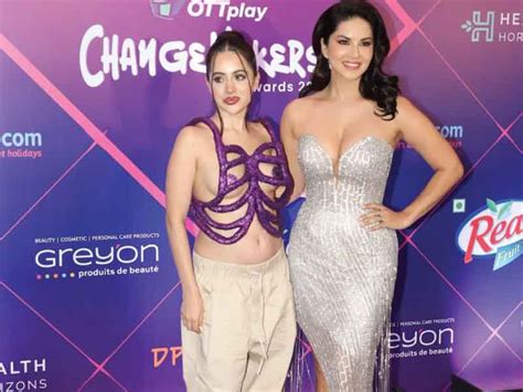 Sunny Leone And Urfi Javed Pose Together At An Award Show Moviekoop