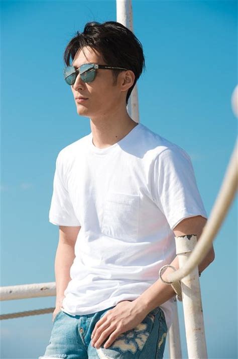竇驍：楚喬傳中的暖男燕洵世子日常休閒穿搭依然迷人帥氣！ 每日頭條