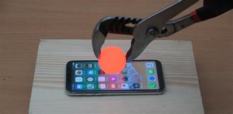 外媒买到一部山寨iphonex 一怒之下用1000度铁球烧毁财经头条