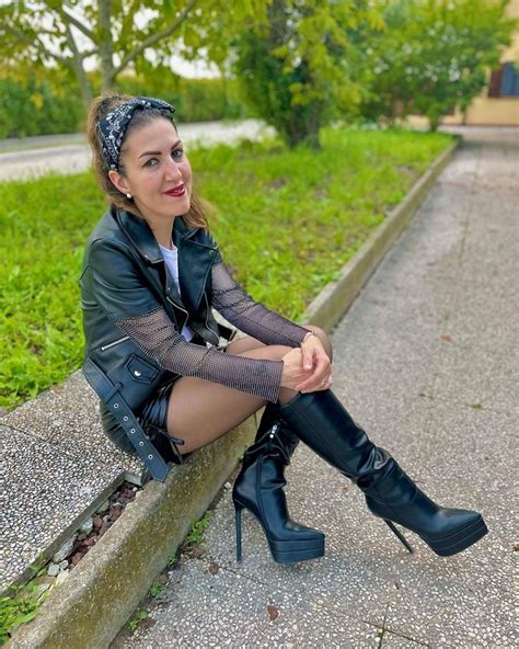 Pin Di Simon John Su Quick Saves Nel 2024 Gonne Stivali