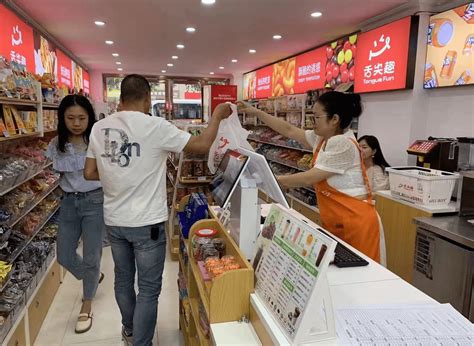 携手舌尖趣做零食店生意，创业没难题品牌人们市场