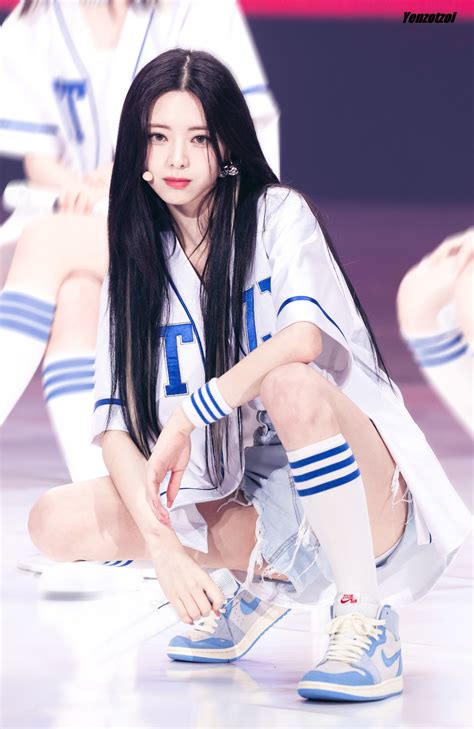 Shin Yuna Of Itzy R Kneesockedcelebs